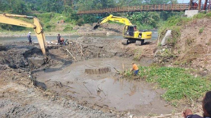 Sempat Gagal Bangun, Jembatan Kaca Tinjomoyo Semarang Mulai Kembali ... Sempat Gagal Bangun, Jembatan Kaca Tinjomoyo Semarang Mulai Kembali ...