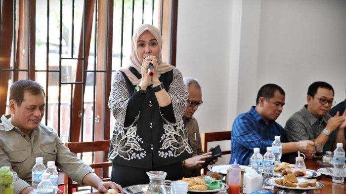 SK Penetapan Andi Ina Kartika Sari Sebagai Ketua Defenitif DPRD Sulsel ... SK Penetapan Andi Ina Kartika Sari Sebagai Ketua Defenitif DPRD Sulsel ...