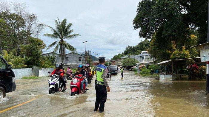 Waspada Potensi Banjir Camat Tebas Sambas Imbau Warga Di Bantaran