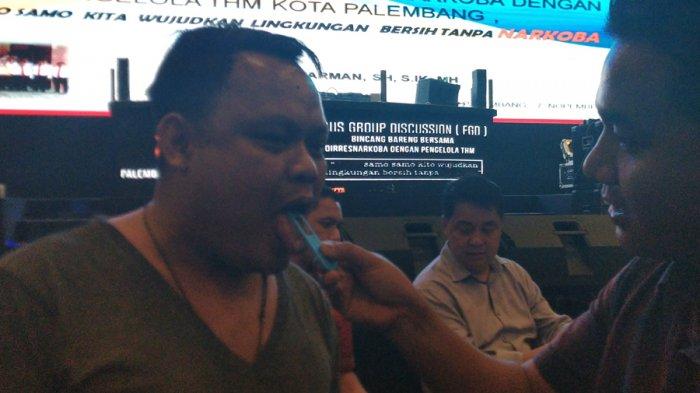 Direktorat Narkoba Polda Sumsel Periksa Pengguna Sabu Dengan Tes Air Liur