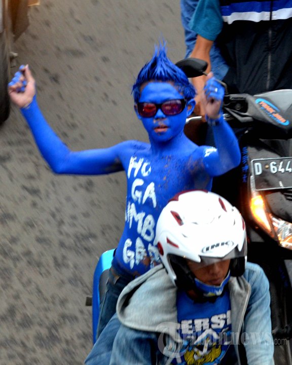Bobotoh Rayakan Kemenangan Persib, Foto 2 #1412052 - TribunNews.com Bobotoh Rayakan Kemenangan Persib, Foto 2 #1412052 - TribunNews.com
