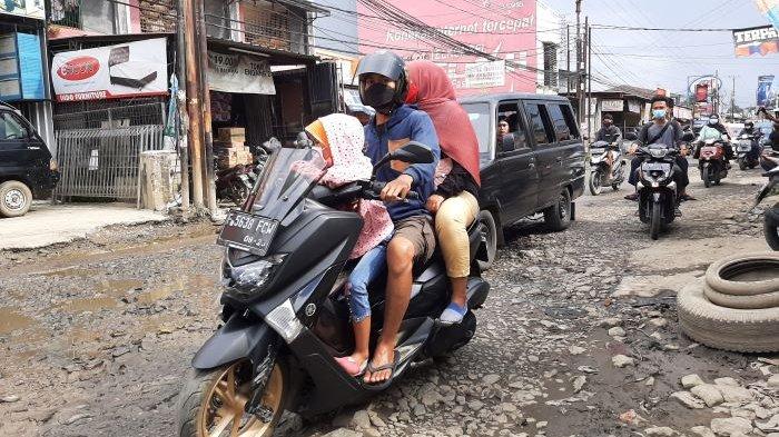 Jalan Raya Pintu Air Pabuaran Bojonggede Rusak Parah Banyak Telan ... Jalan Raya Pintu Air Pabuaran Bojonggede Rusak Parah Banyak Telan ...