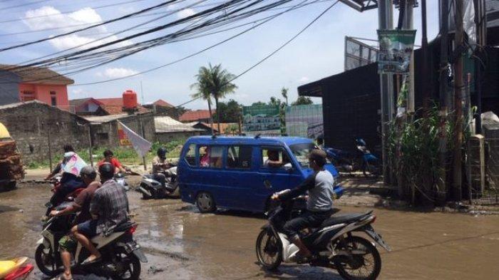 Tak Kunjung Diperbaiki, Kubangan di Jalan Pabuaran Raya Citayam ... Tak Kunjung Diperbaiki, Kubangan di Jalan Pabuaran Raya Citayam ...