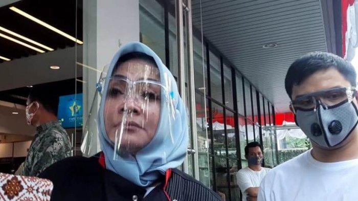 Rumah Tangga Ibunda Nagita Slavina Retak, Pengadilan Benarkan Rieta ... Rumah Tangga Ibunda Nagita Slavina Retak, Pengadilan Benarkan Rieta ...